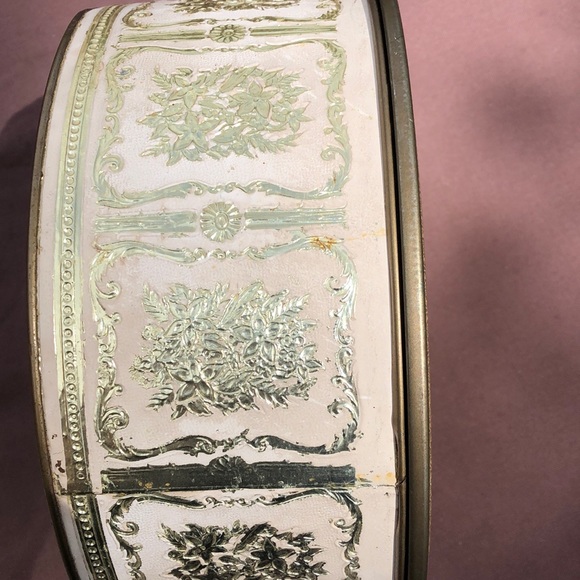 guildcraft | Other | Antique Vintage 95s Guildcraft Tin Made In Ny ...